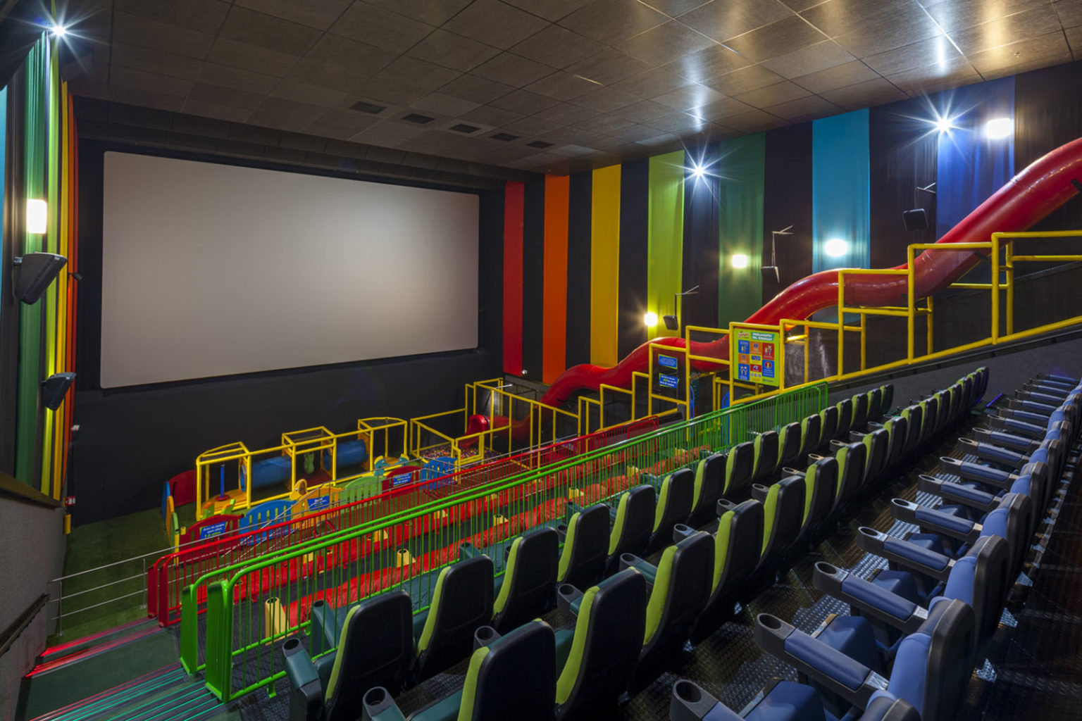 CINÉPOLIS PLAZA CLARO – MINIMA ARQUITECTOS